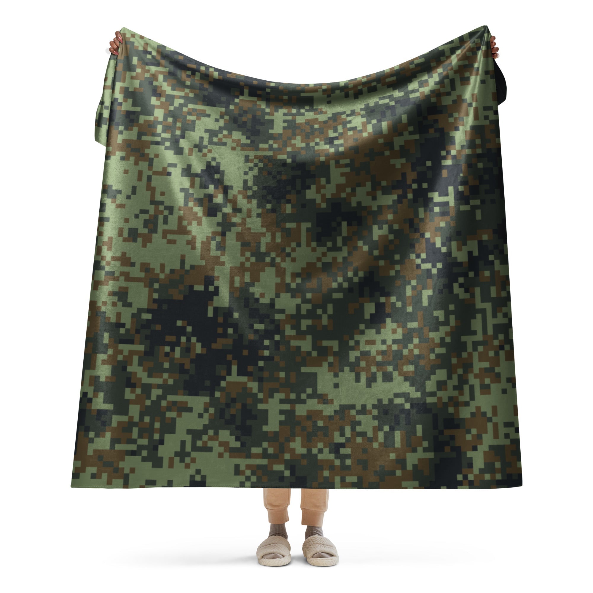 CAMO HQ - American Digital Dual-Tex Woodland CAMO Sherpa blanket ...