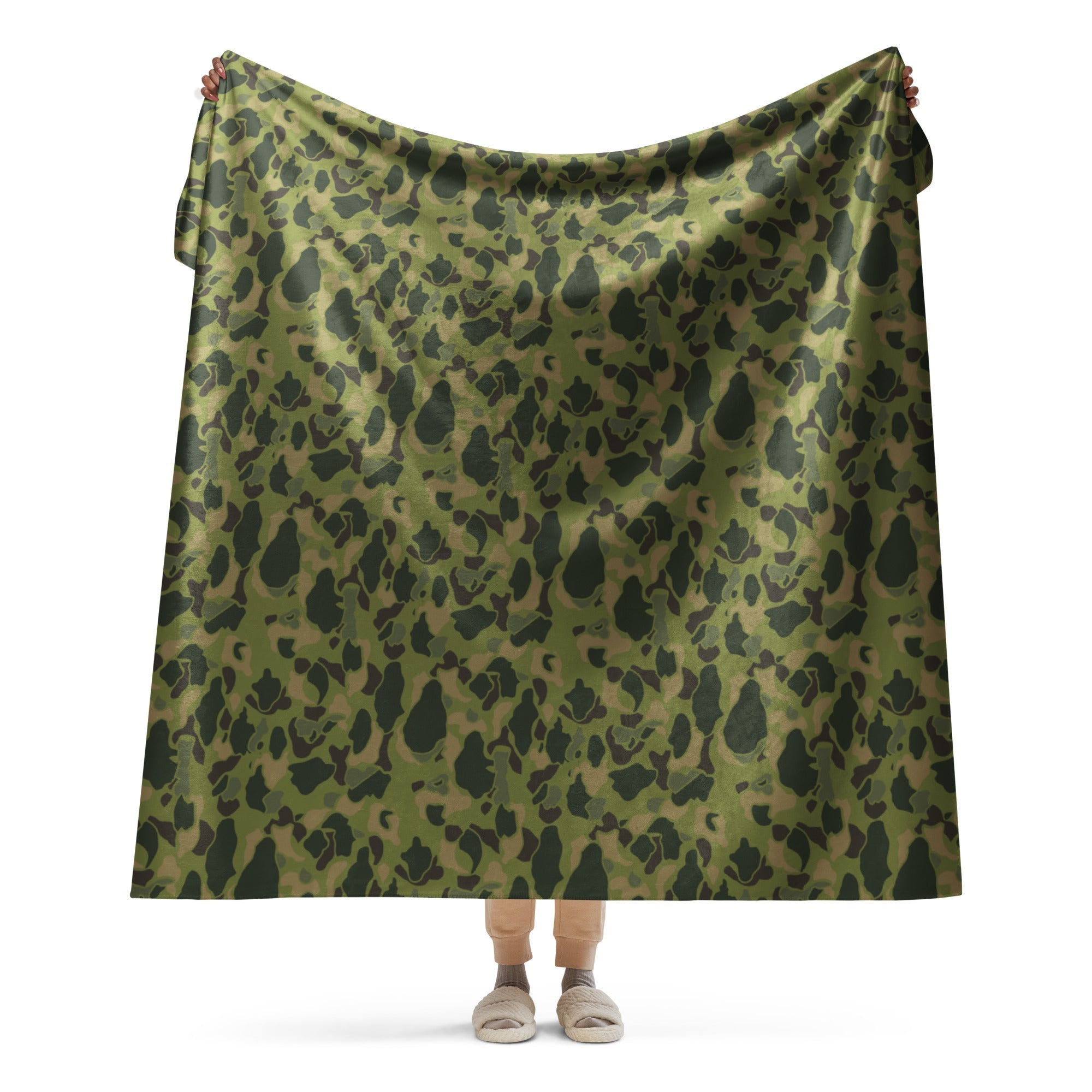 CAMO HQ - American Frog Skin Tropical CAMO Sherpa blanket - Worldwide ...
