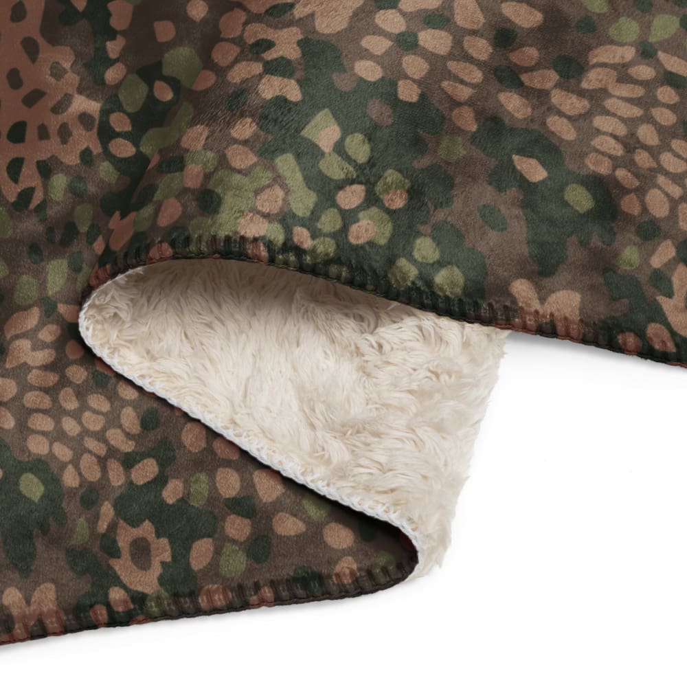 CAMO HQ - German WW2 Erbsenmuster Pea Dot Pattern 44 CAMO Sherpa blanket