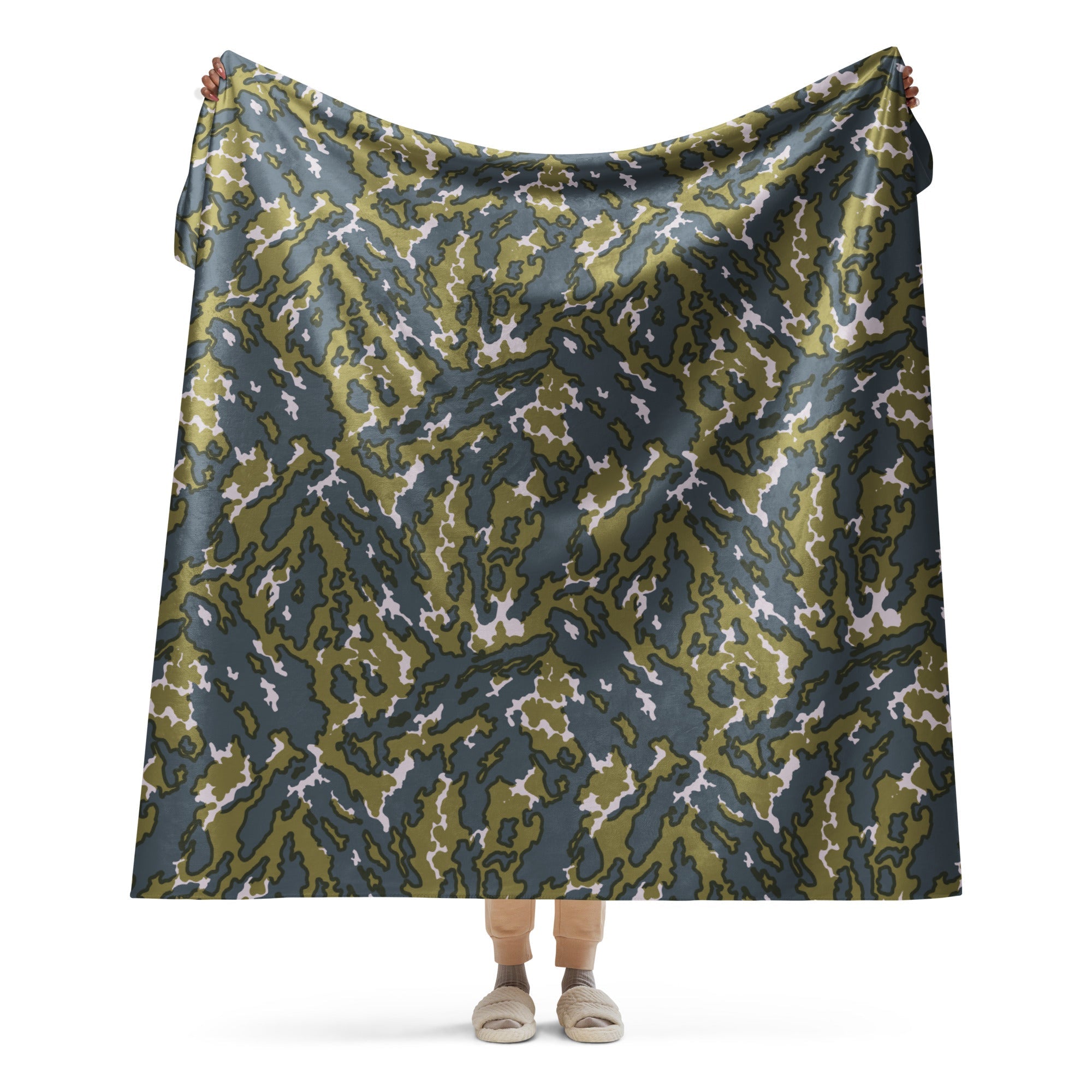 CAMO HQ - Russian Barvikha Tundra CAMO Sherpa blanket - Worldwide Shipping