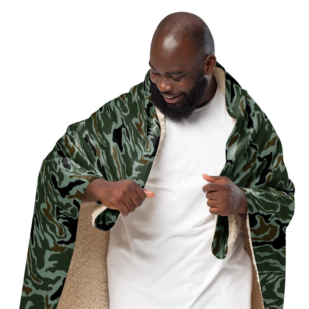 CAMO HQ - South Korean ROK Noodle Swirl CAMO Sherpa Blanket - Worldwide ...